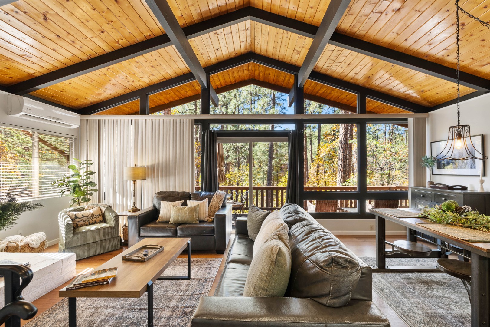 Ponderosa HideAway 4-BR Cabin | Mtn View•Trails•Brbq - NexAero Rentals